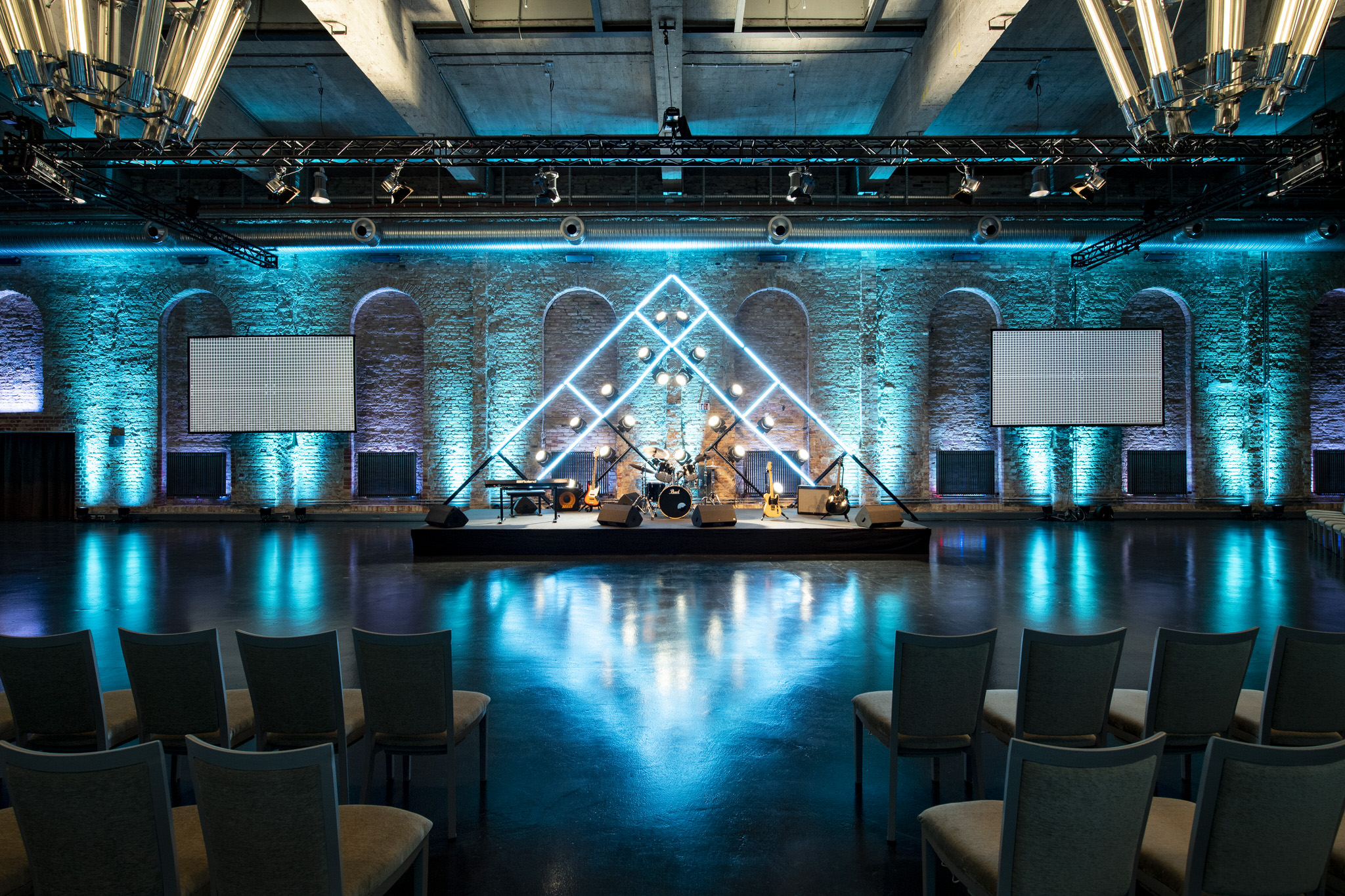 Event-Technologie live digital hybrid – Ton, Licht, Video – NIKKUS